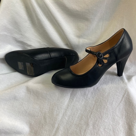 Chase + Chloe | Shoes | Vintage Style 3 Heels Dress Shoes Black Retro ...